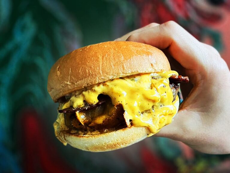 【10名様にプレゼント】小松市のオーベルジュ『Auberge “eaufeu”(オーベルジュ オーフ)』併設カフェで1日20個限定「オーフバーガー」を発売。